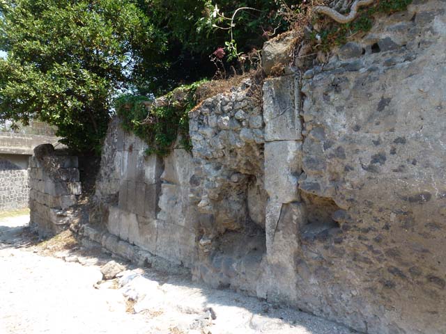 Sarnus Gate. September 2005. Looking west along roadway and through ...