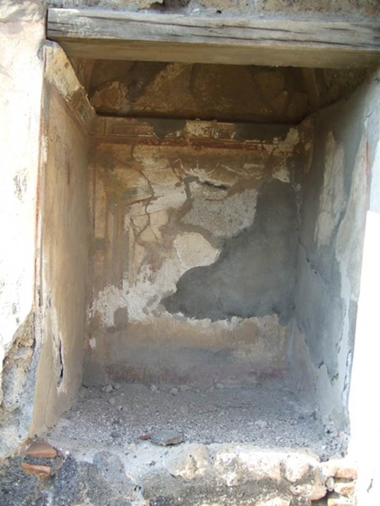 VI.7.6 Pompeii. March 2009. Aedicula lararium. See Boyce G. K., 1937 ...