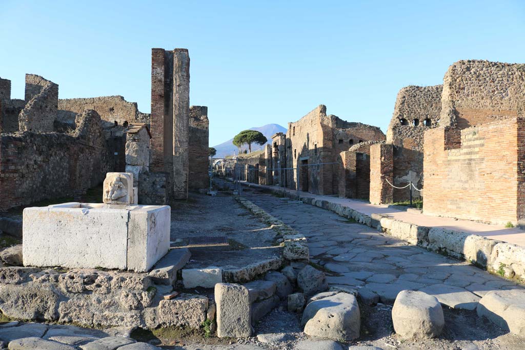 Via del Vesuvio, Pompeii. December 2018. Looking north from crossroads ...