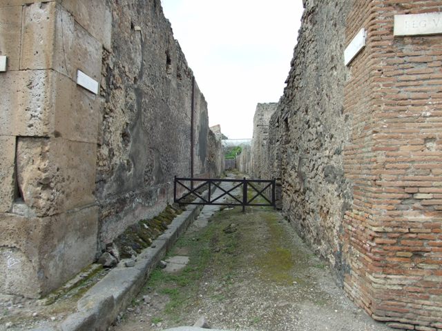 Via di Nola, north side. September 2021. Pompeii. Looking north between ...
