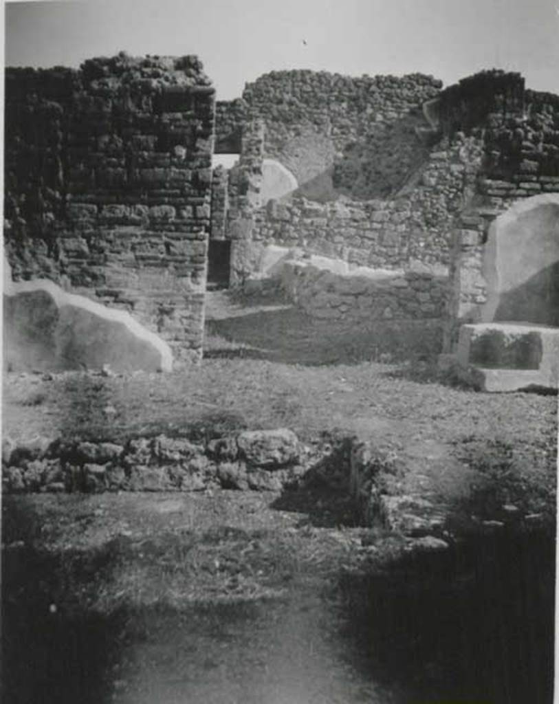 VI.9.1 Pompeii. 1938 photograph taken by Tatiana Warscher. Looking east ...