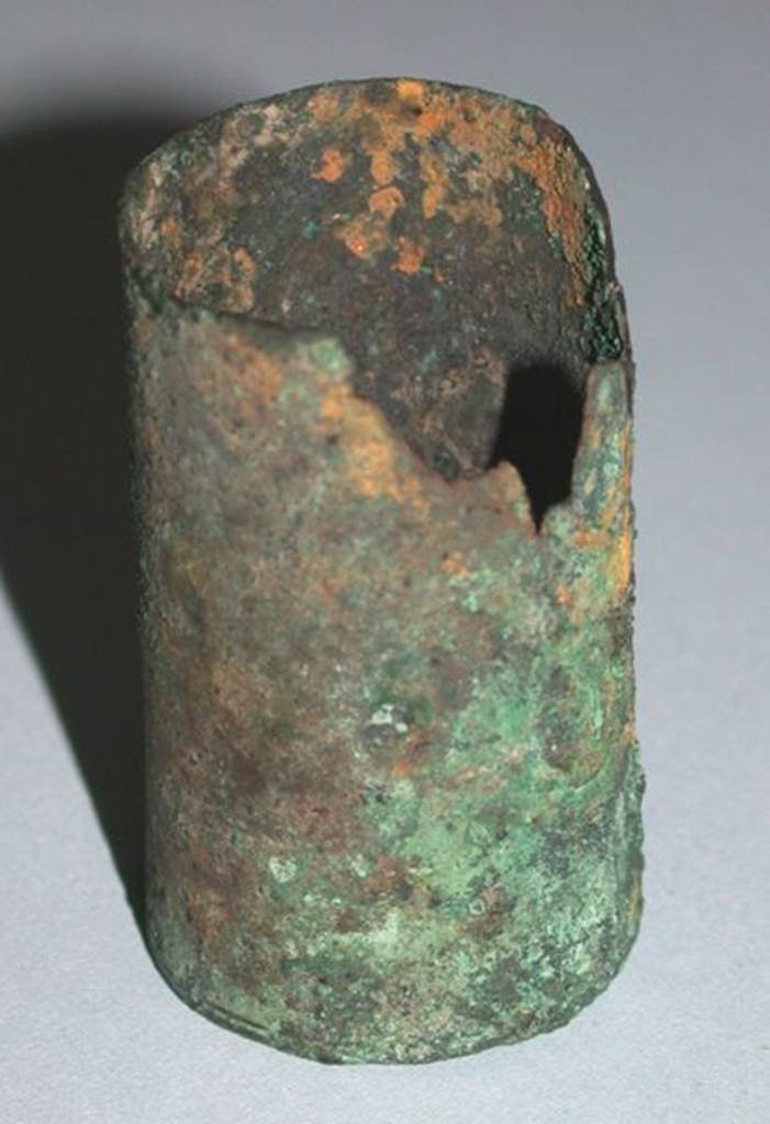 VI.9.1 Bronze Inkpot, view 2. Height 0.037m, diameter 0.02m. OA 2810 ...